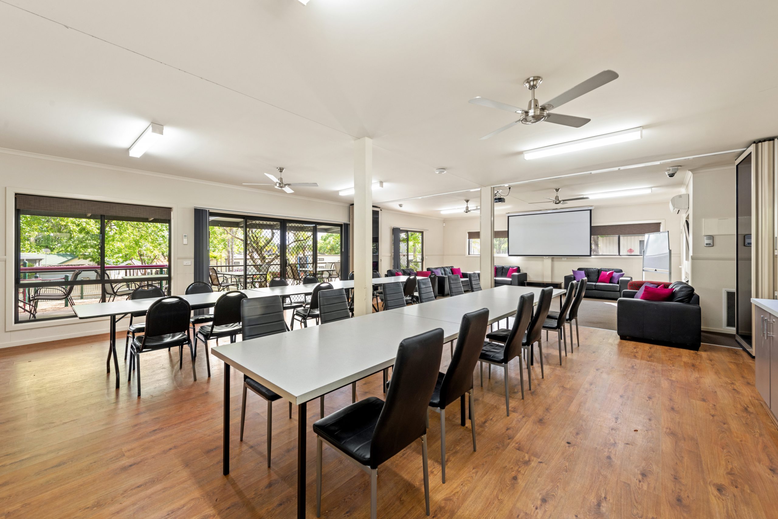 Discovery Parks - Lake Hume Victoria - Sydney Melbourne Touring